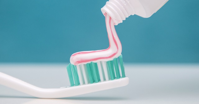 10 OTHER Uses of Toothpaste, Toothpaste Uses - Kfoods