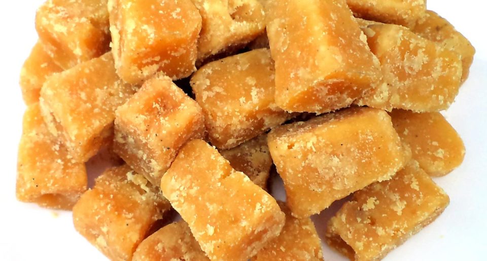 بڑے جسمانی مسائل کا حل گڑ کے ایک چھوٹے سے ٹکڑے میں پوشیدہ, Jaggery Gurr ...