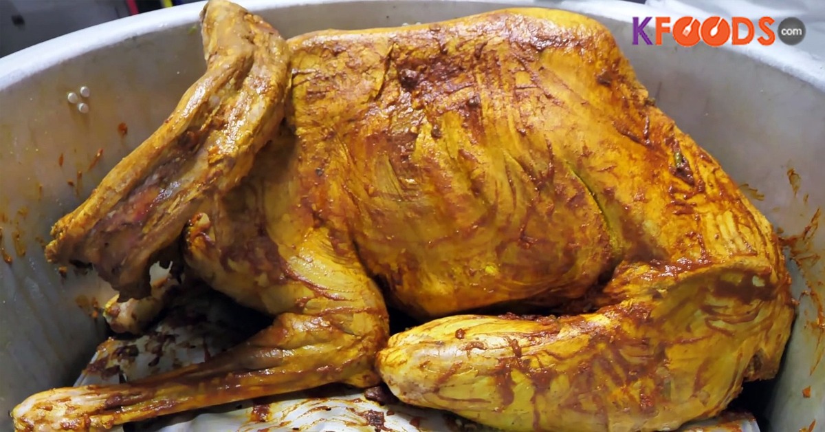 پورا اونٹ پکا دیتے ہیں ۔۔ سعودی عرب کی شادیوں میں ملنے والا اونٹ کا ...